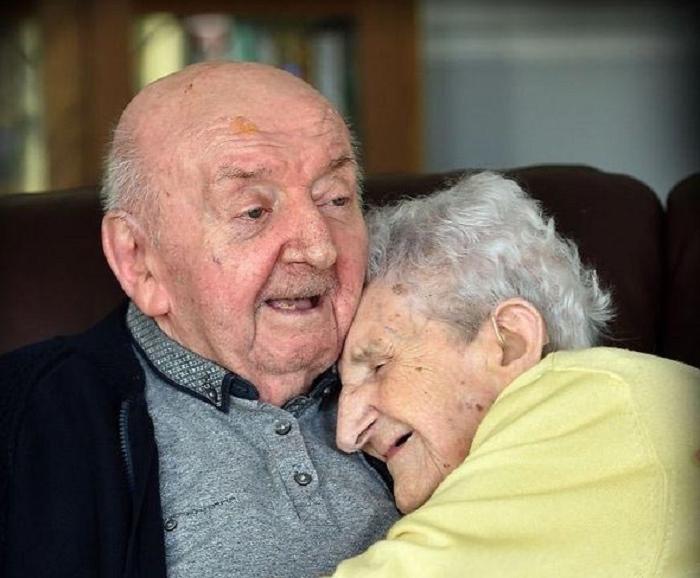 98 წლის დედა მოხუცთა თავშესაფარში 80 წლის შვილის მოსავლელად გადასახლდა ...