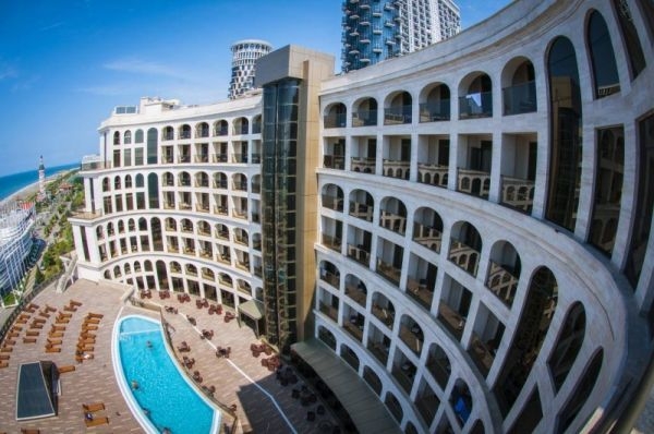 საცურაო აუზები, რომლითაც ბათუმში ისარგებლებთ - მშობლები