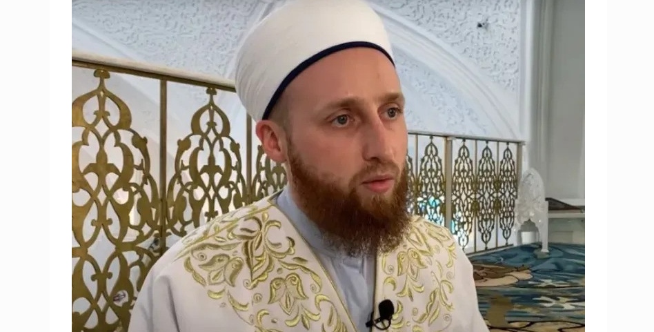 მაჰმადიანი იმამი მამაკაცებს ასწავლის, როგორ სცემონ ცოლს "სწორად ...