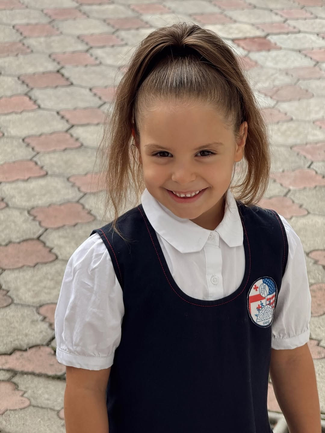 ცნობილების პირველკლასელი შვილები. სწავლის პირველი დღის ფოტოკოლაჟი ...